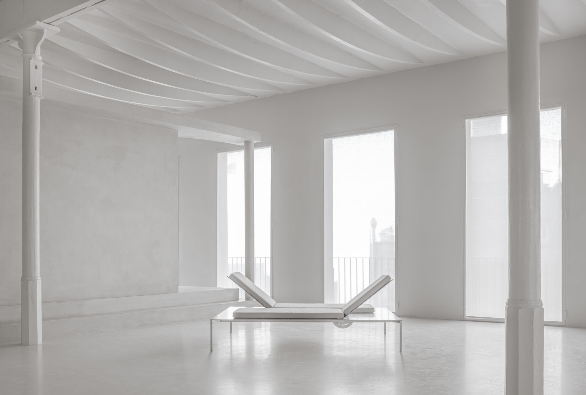 Sam Chermayeff Buffet Seat | Side Gallery