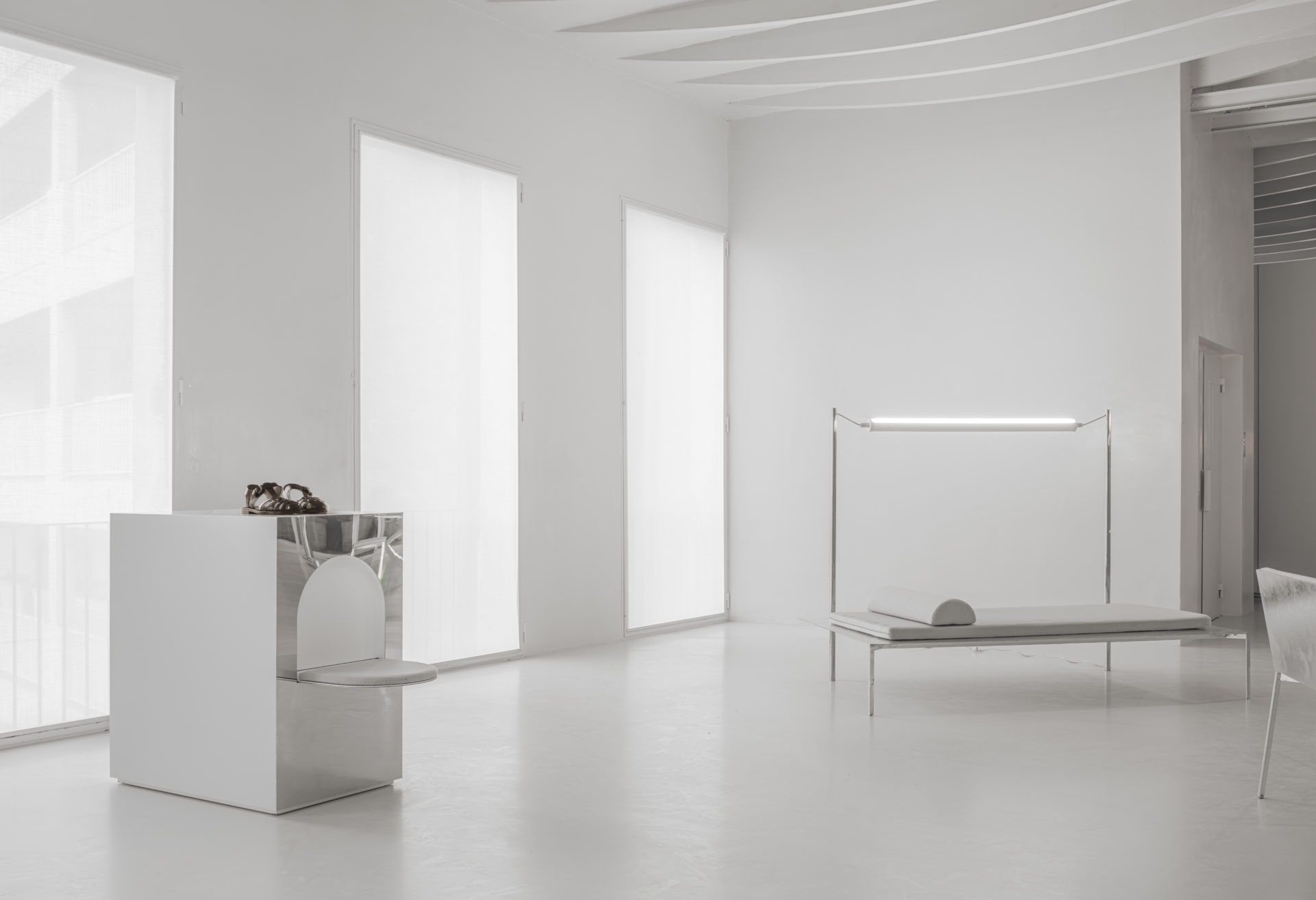 Sam Chermayeff Chair With Umbrella | Side Gallery